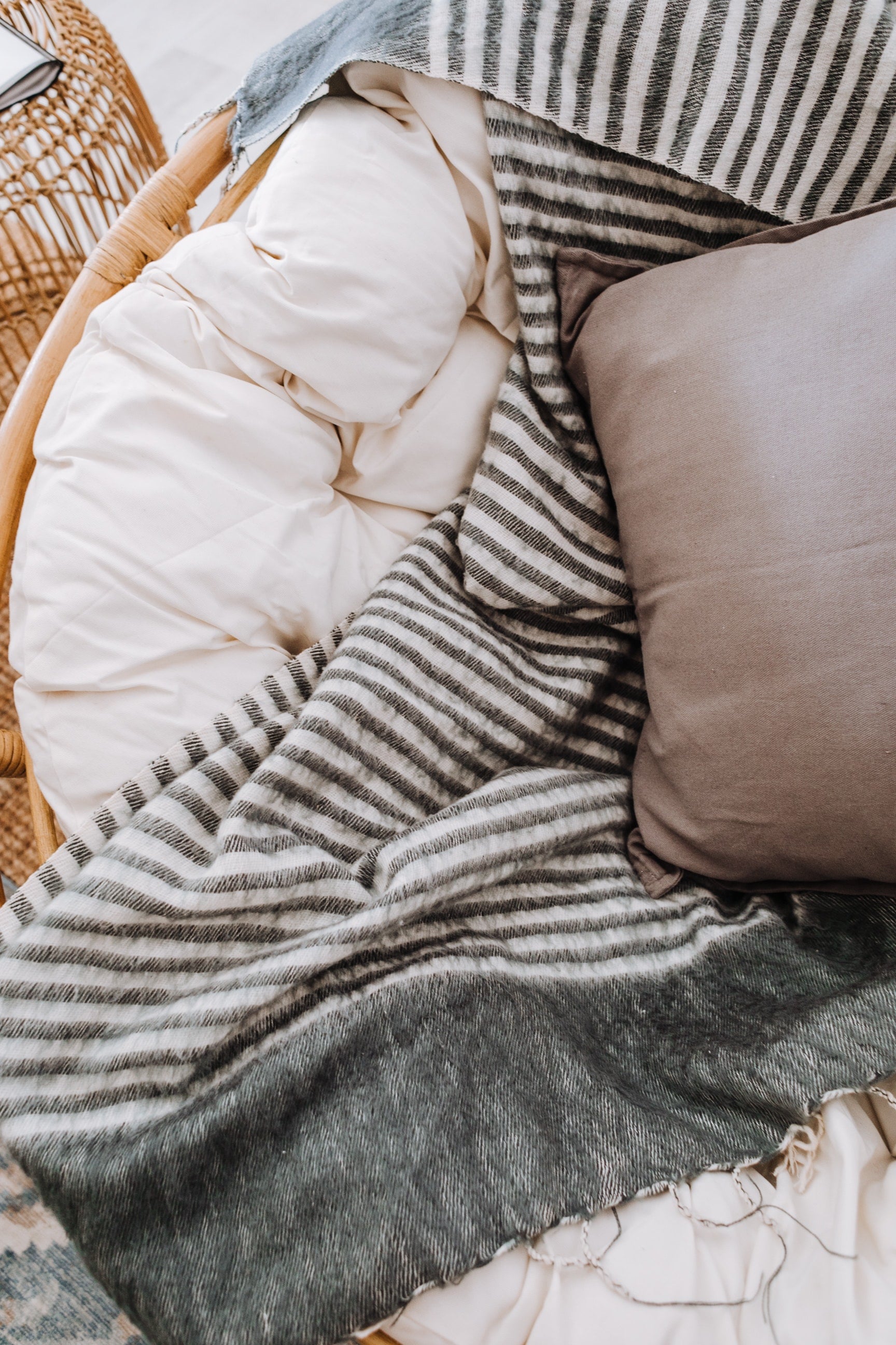 How To Choose The Perfect Cotton Blanket For Your Home Decor – DZEE Home